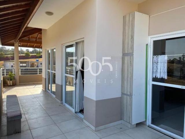 Casa à venda no condomínio Terras de Santa Izabel com 445m² de área construída e 1021m² de área tota