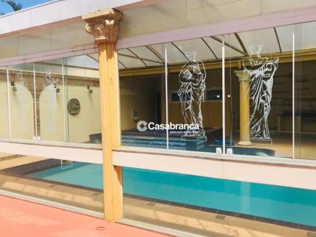 Casa à venda no condomínio Vila dos Inglezes, em Sorocaba, com 3 suítes, piscina coberta e aquecida