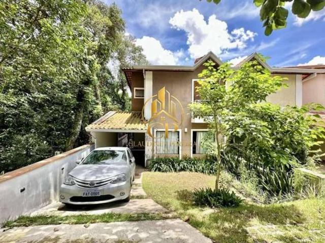 Casa à venda em condomínio na Granja Viana com 3 dormitórios sendo 1 suíte e 2 vagas