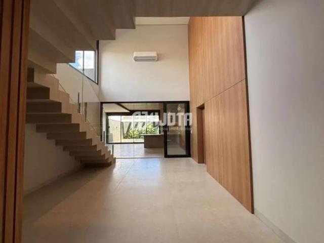 Casa no Village La Montagne com 4 suítes e 320 m²