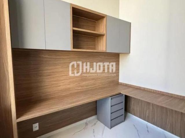 Casa no Village La Montagne 236m2 com 3 suítes e piscina