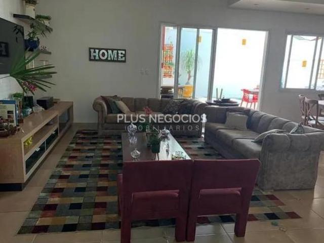 Casa à Venda no Condomínio Villa dos Ingleses Sorocaba: 3 Suítes, Área Gourmet, Amplo Quintal e Aca