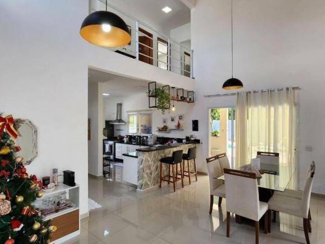 Casa à venda no condomínio Villa Rica