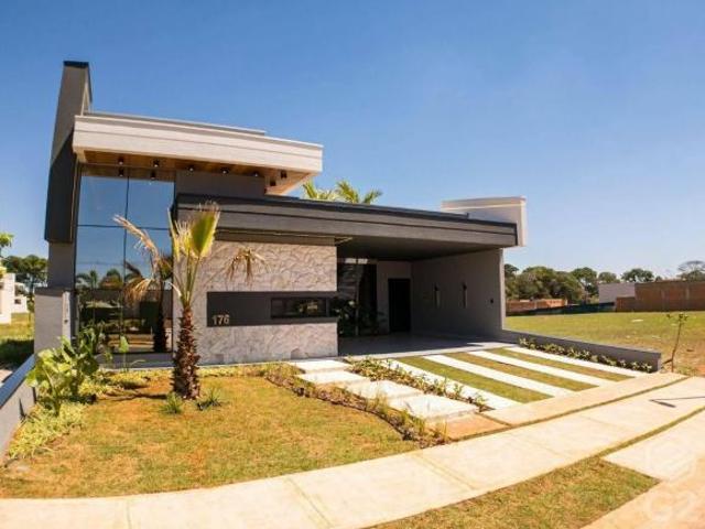 Casa à Venda no Condomínio Villa Sapezal com 03 Suítes e Piscina Indaiatuba/SP