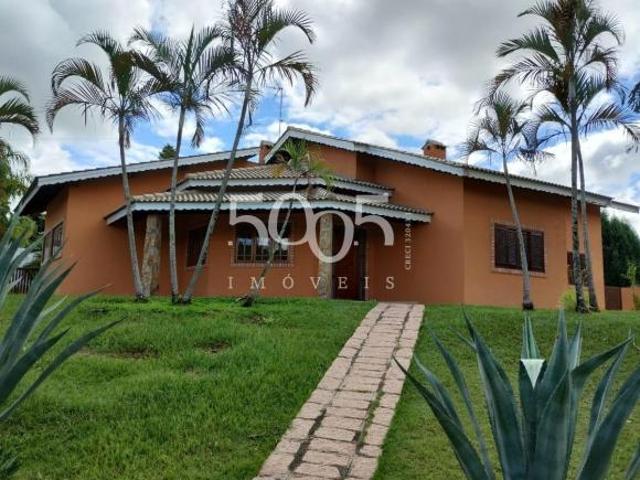 Casa à venda no Condomínio Village Castelo, com 273m² de área construída em um terreno de 1.477m², p