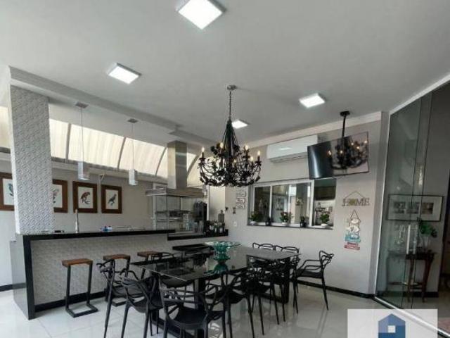 Casa à venda no Condomínio Village Damha I com 3 suítes, 2 vagas de garagem e Próximo ao Porecatu
