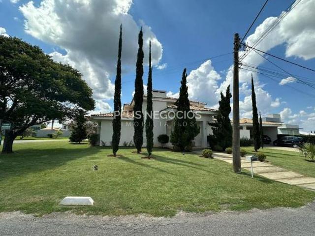 Casa à Venda no Condomínio Village Ipanema 1: Luxo, Conforto e Segurança com Piscina, Jardim e Espaç