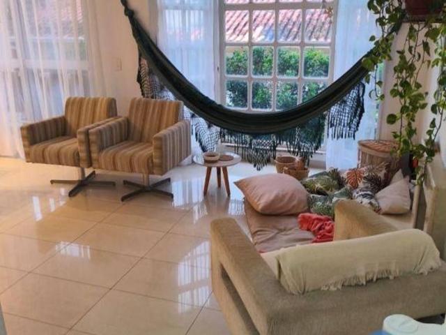 Casa a venda no condomínio Villaggio da Granja com lazer de clube