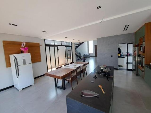 Casa à Venda no Condomínio Villagio Di Capri região do Campolim