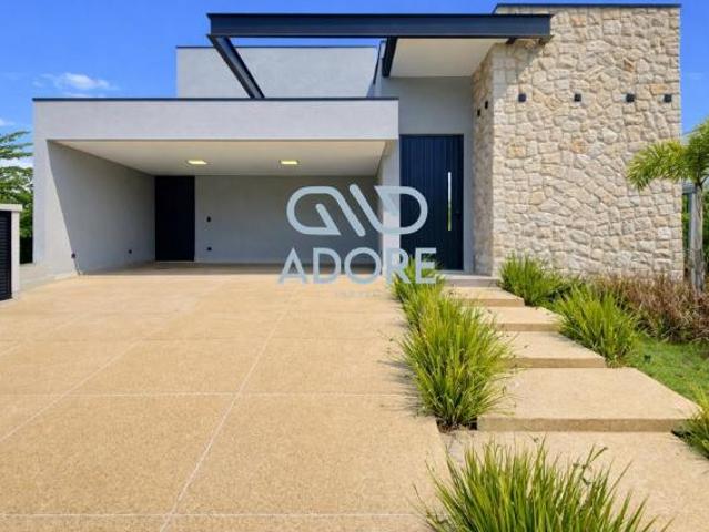 Casa à Venda no Condomínio Villas do Golfe – Itu/SP | 3 Quartos | Piscina | Vista para o lago