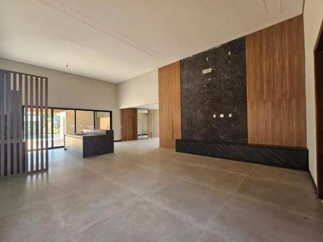 CASA A VENDA NO CONDOMÍNIO VITORIA GOLF