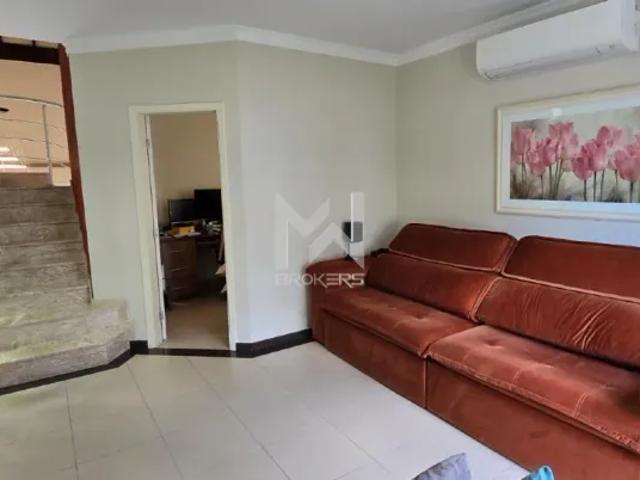 Casa à venda no Condomínio Vivenda das Cerejeiras em Valinhos SP