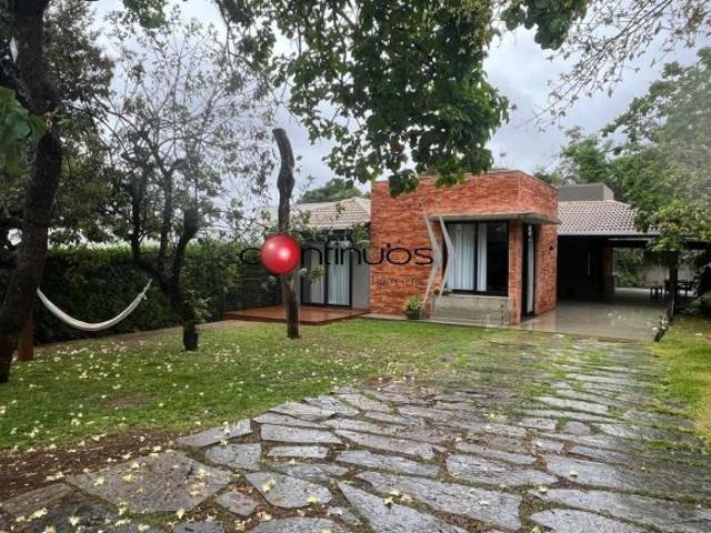 Casa à venda no Condomínio Vivendas, alto padrão