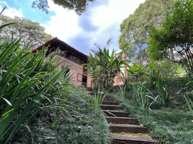 Casa a venda no Condomínio Aldeia Cachoeira das Pedras