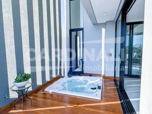 Casa à Venda no condomínio Alphaville Dom Pedro 3 com 4 suítes