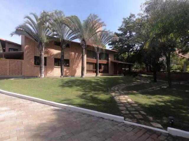 Casa a venda no condomínio Amendoeiras