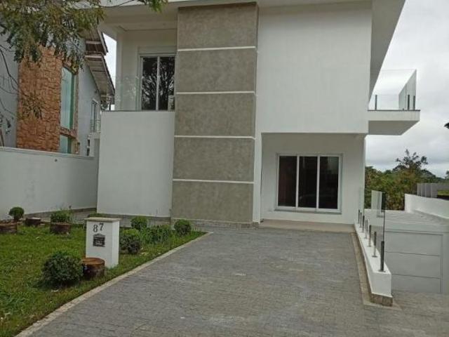 Casa à venda no Condomínio Arujá 5