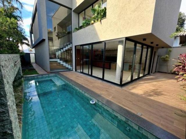 Casa à venda no Condomínio Arujá
