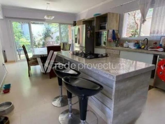 Casa à Venda no Condomínio Bosque dos Cambarás – Valinhos/SP