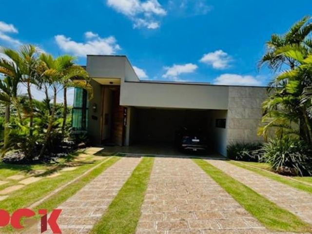 Casa a venda no condomínio Campo de Toscana na cidade de Vinhedo com 3 suítes e piscina, casa à vend