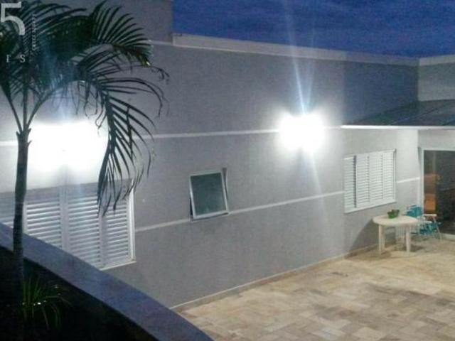 Casa à venda no Condomínio Campos Santo António com 814m² de área total e 600m² de construção