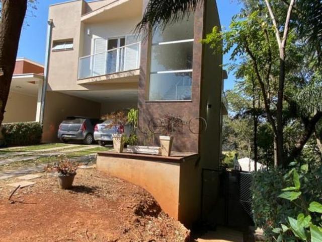 Casa à Venda no Condomínio Canterville Residence, em Valinhos, no bairro Chácara
