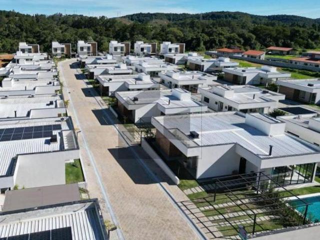 Casa à Venda no Condomínio Carpe Diem Village – Guararema/SP | 3 Suítes | Piscina | Espaço Gourmet |