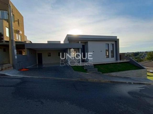 Casa à venda no Condomínio Country club, bairro Parque das Laranjeiras Itatiba