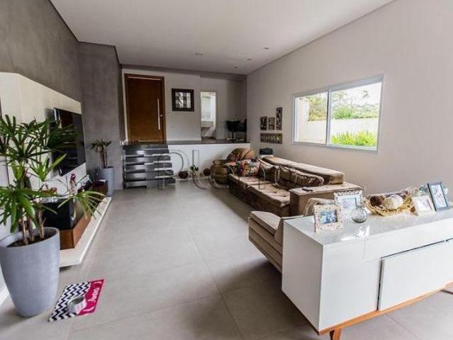 Casa à Venda no Condomínio Clube de Campo Valinhos no bairro Jardim São Bento do
