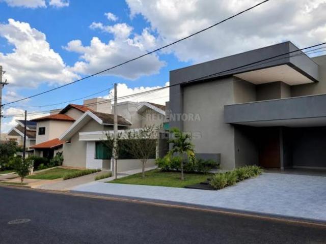 Casa à Venda no Condomínio Damha 3
