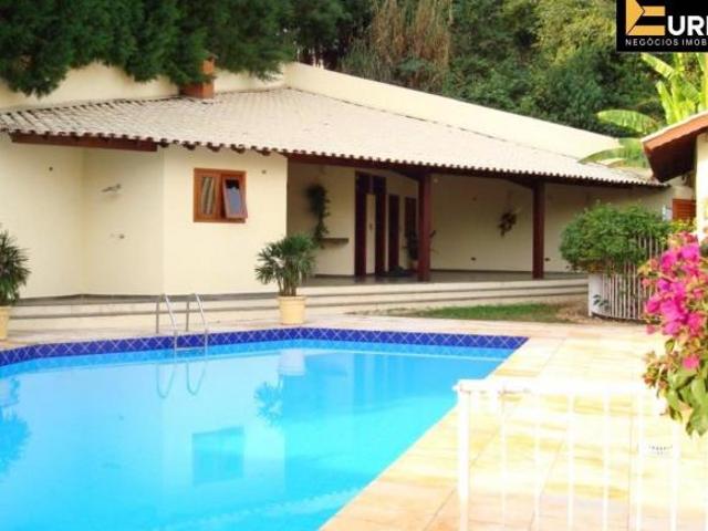Casa à venda no Condomínio Estância Marambaia em Vinhedo/SP
