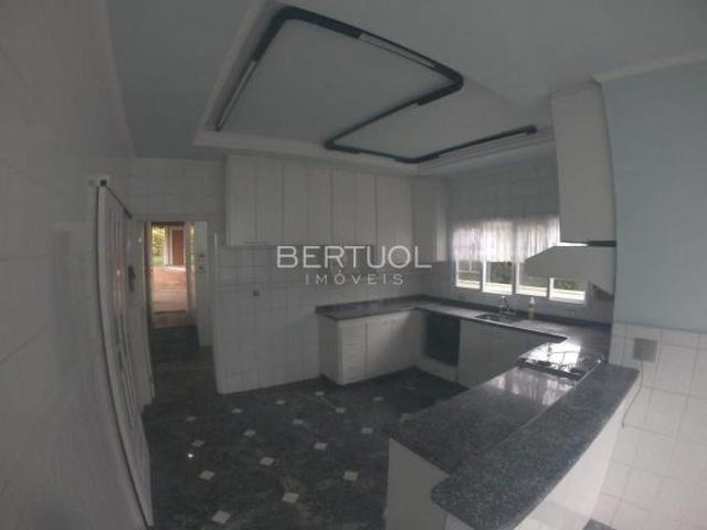 Casa à Venda no Condomínio Estância Marambaia – Vinhedo/SP
