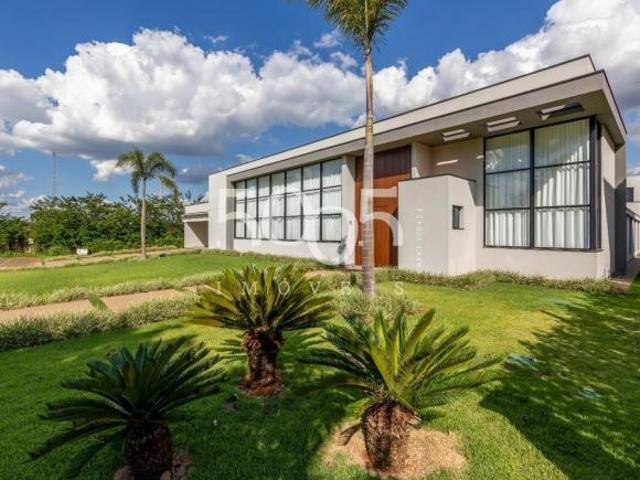 Casa à venda no Condomínio Fazenda Alvorada, com 490m² e 5 suítes