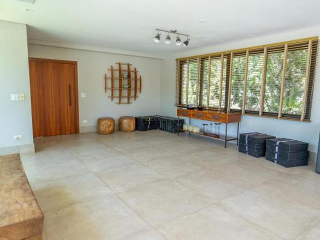 CASA A VENDA NO CONDOMÍNIO FAZENDA VILA REAL