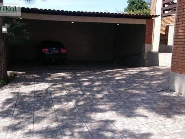 Casa à venda no Condomínio Fazendinha na Granja Viana