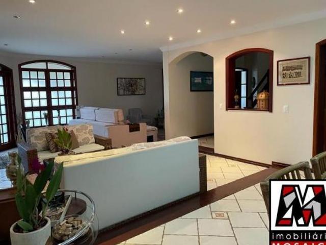 Casa a venda no Condomínio Fechado New Parque Tenis, com 03 suites e piscina