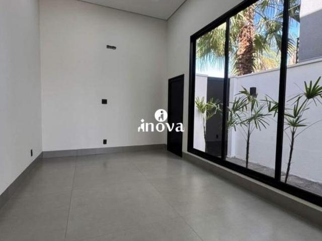 Casa a venda no Condomínio Flamboyant III