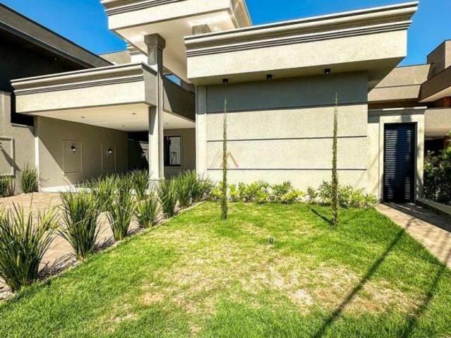 Casa à venda no condomínio Gaivota II, com 03 suítes e 219m² nova