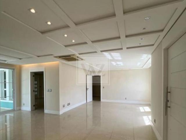 Casa à venda, no condomínio Garden Park. Incluindo 4 suítes, piscina coberta, sala de academia e esp