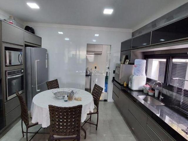 Casa à venda no condomínio Golden Park, com 04 suítes e 410m² alto padrão