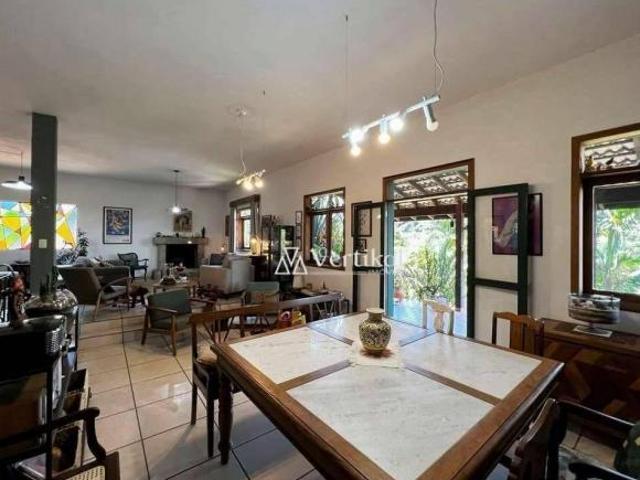 Casa à venda no Condomínio Granja Viana II