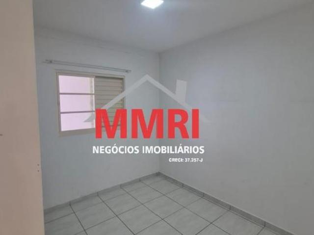 Casa à venda no condomínio Green Gold: 3 quartos, 1 suíte, 2 salas, 1 banheiro, 2 vagas de garagem