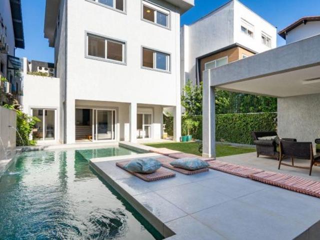 Casa à venda no Condomínio Greentown 450m²