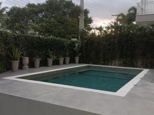 Casa à venda no condomínio Hanga Roa em Bertioga