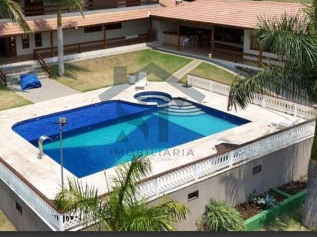 Casa à venda no Condomínio Horizonte Azul II, com 5 quartos, 760m² de área construída em um terreno