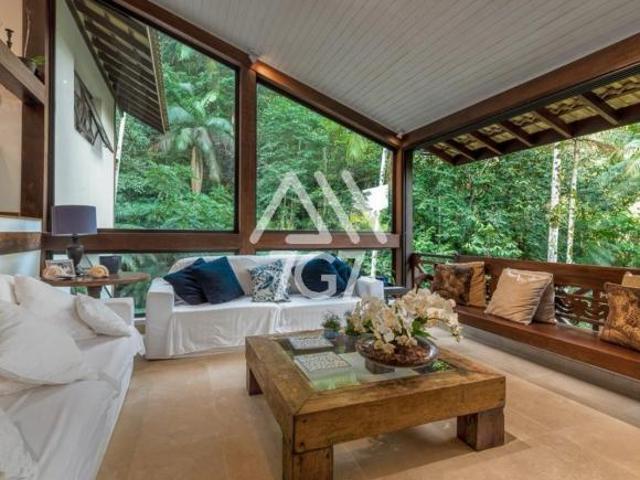 CASA À VENDA NO CONDOMÍNIO IPORANGA