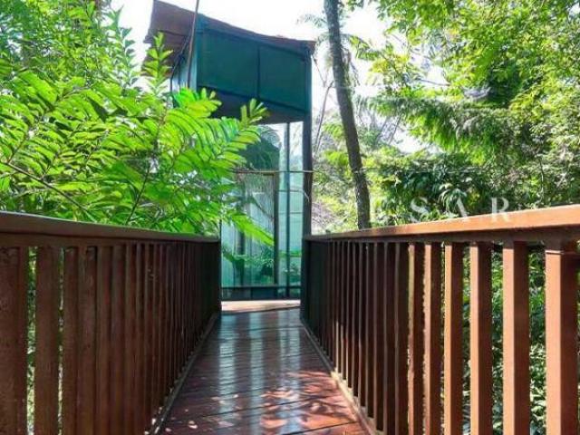 Casa à VENDA no Condomínio Iporanga em Guarujá