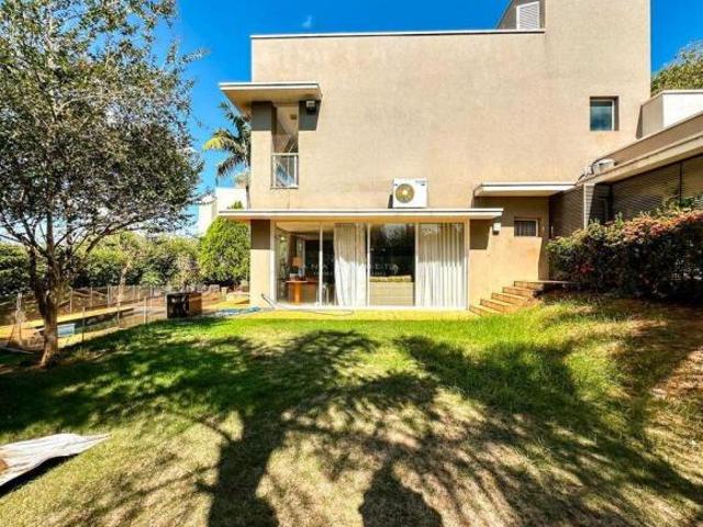 Casa à venda no condomínio Jardim do Cedro, com 366m² e 03 suítes