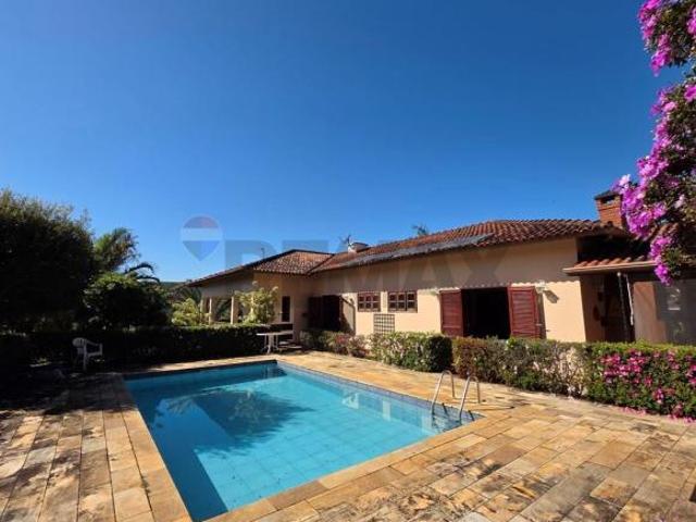 Casa à venda no Condomínio Jardim das Palmeiras em Bragança Paulista | 3 suítes, piscina e 1.620 m²