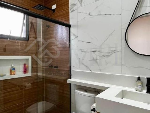 Casa à venda no Condomínio Jardim Mantova em Indaiatuba com 3 suítes e piscina
